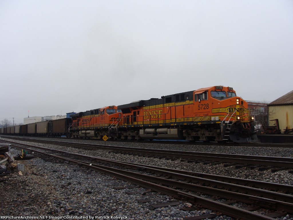 BNSF 5728